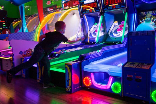 Bowling Alley | Family Fun | Things to Do | Holiday Lanes | Bossier ...