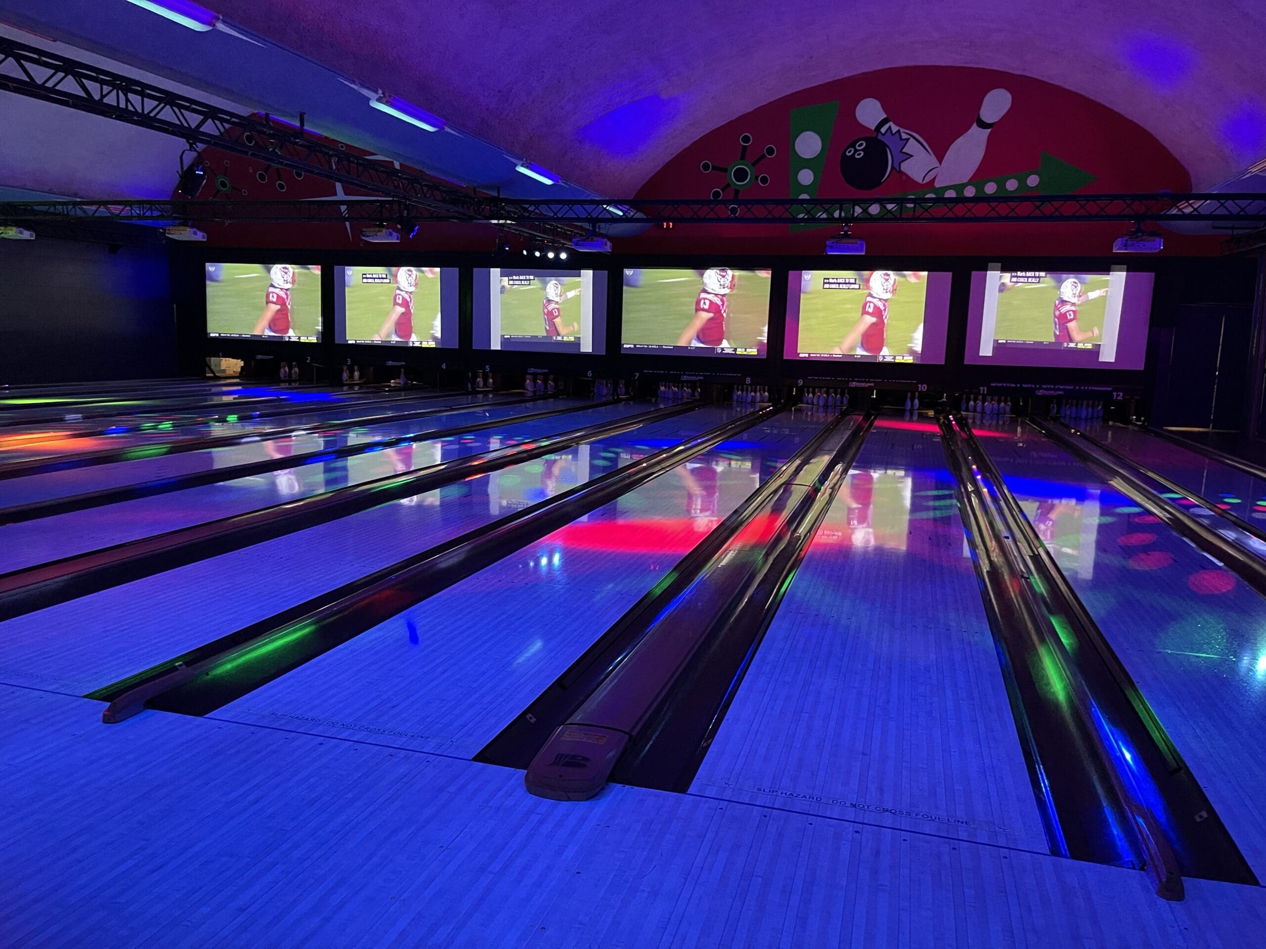 Bowling Alley | Family Fun | Things to Do | Holiday Lanes | Bossier ...